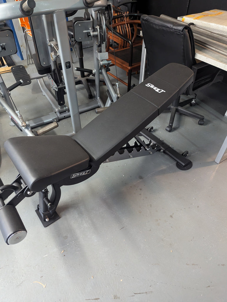 Sweet Flat / Incline / Decline Adjustable Bench – Weights & Bars